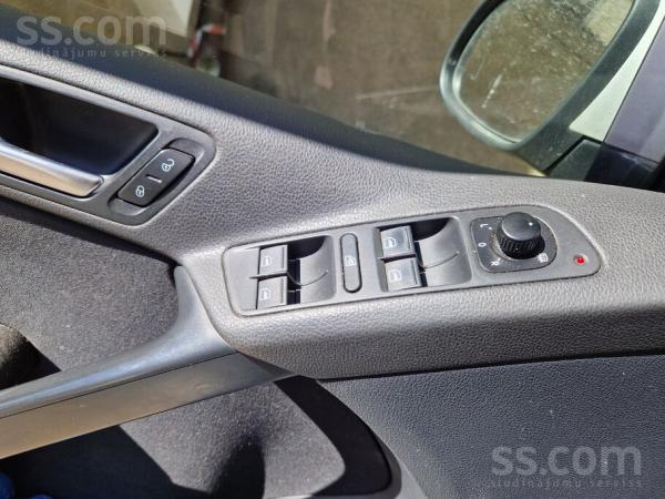 White Volkswagen Tiguan 2011 in Riga, with an engine capacity of 2.00 L and mileage of 130 thousand km for 7690 €, photo 6 on AUTOMOTO.COM.LV