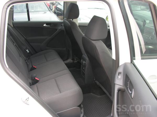 White Volkswagen Tiguan 2011 in Riga, with an engine capacity of 2.00 L and mileage of 134 thousand km for 5750 €, photo 7 on AUTOMOTO.COM.LV
