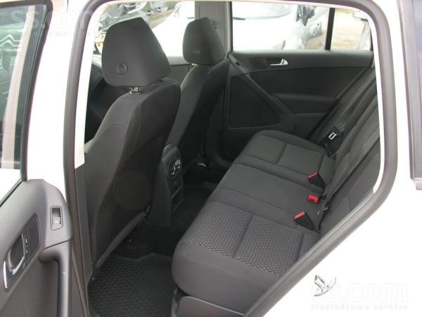 White Volkswagen Tiguan 2011 in Riga, with an engine capacity of 2.00 L and mileage of 134 thousand km for 5750 €, photo 8 on AUTOMOTO.COM.LV
