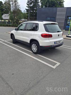 Balts Volkswagen Tiguan 2011 Rīga, ar dzinēja tilpumu 2.00 L un nobraukumu 293 tūkst. km par 4900 €, foto 5 vietnē AUTOMOTO.COM.LV