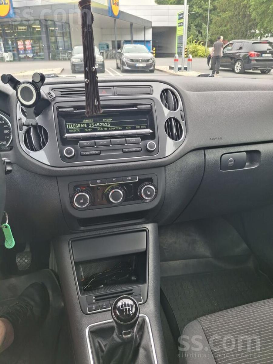 Balts Volkswagen Tiguan 2011 Rīga, ar dzinēja tilpumu 2.00 L un nobraukumu 293 tūkst. km par 4900 €, foto 9 vietnē AUTOMOTO.COM.LV