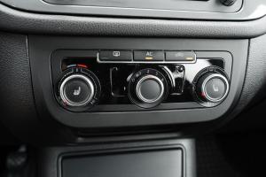 Balts Volkswagen Tiguan 2011 Mārupe, ar dzinēja tilpumu 2.00 L un nobraukumu 149 tūkst. km par 9050 €, foto 13 vietnē AUTOMOTO.COM.LV