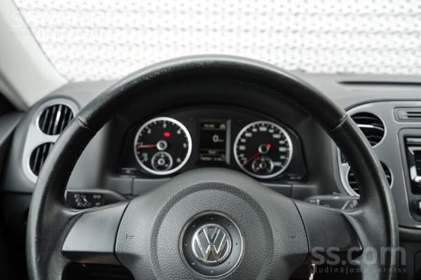 White Volkswagen Tiguan 2011 in Riga, with an engine capacity of 2.00 L and mileage of 149 thousand km for 9050 €, photo 9 on AUTOMOTO.COM.LV