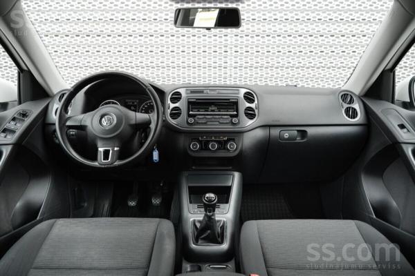White Volkswagen Tiguan 2011 in Riga, with an engine capacity of 2.00 L and mileage of 149 thousand km for 9050 €, photo 6 on AUTOMOTO.COM.LV