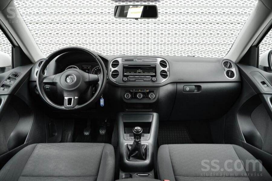 White Volkswagen Tiguan 2011 in Riga, with an engine capacity of 2.00 L and mileage of 149 thousand km for 9050 €, photo 7 on AUTOMOTO.COM.LV