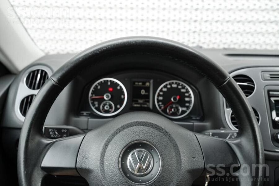 White Volkswagen Tiguan 2011 in Riga, with an engine capacity of 2.00 L and mileage of 149 thousand km for 9050 €, photo 10 on AUTOMOTO.COM.LV