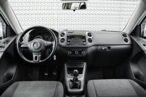 White Volkswagen Tiguan 2011 in Marupe, with an engine capacity of 2.00 L and mileage of 157 thousand km for 5900 €, photo 7 on AUTOMOTO.COM.LV