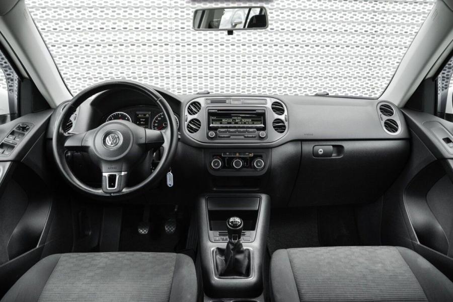 White Volkswagen Tiguan 2011 in Marupe, with an engine capacity of 2.00 L and mileage of 157 thousand km for 5900 €, photo 7 on AUTOMOTO.COM.LV