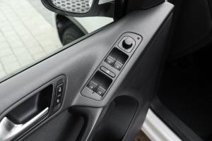 White Volkswagen Tiguan 2011 in Marupe, with an engine capacity of 2.00 L and mileage of 157 thousand km for 5900 €, photo 8 on AUTOMOTO.COM.LV