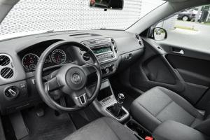 White Volkswagen Tiguan 2011 in Marupe, with an engine capacity of 2.00 L and mileage of 157 thousand km for 5900 €, photo 9 on AUTOMOTO.COM.LV