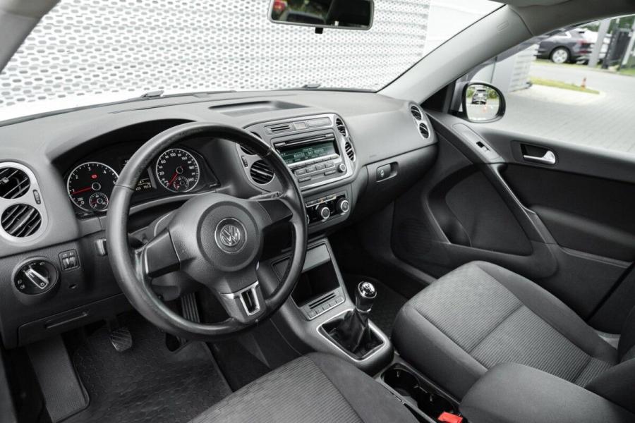 White Volkswagen Tiguan 2011 in Marupe, with an engine capacity of 2.00 L and mileage of 157 thousand km for 5900 €, photo 9 on AUTOMOTO.COM.LV