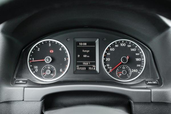 Balts Volkswagen Tiguan 2011 Mārupe, ar dzinēja tilpumu 2.00 L un nobraukumu 157 tūkst. km par 5900 €, foto 10 vietnē AUTOMOTO.COM.LV