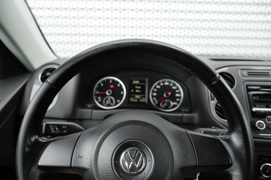 White Volkswagen Tiguan 2011 in Marupe, with an engine capacity of 2.00 L and mileage of 157 thousand km for 5900 €, photo 12 on AUTOMOTO.COM.LV