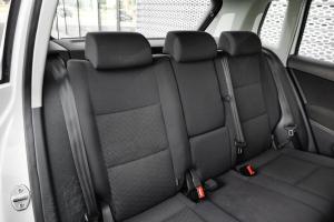 White Volkswagen Tiguan 2011 in Marupe, with an engine capacity of 2.00 L and mileage of 157 thousand km for 5900 €, photo 16 on AUTOMOTO.COM.LV