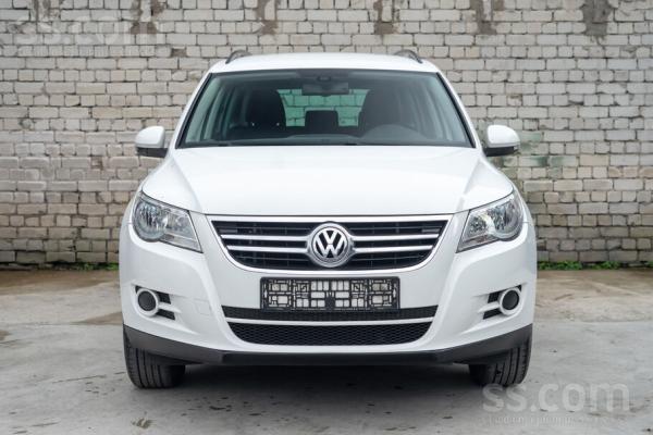 Volkswagen Tiguan 2011 in Liepaja on AUTOMOTO.COM.LV White Volkswagen Tiguan 2011 in Liepaja, with an engine capacity of 1.40 L and mileage of 202 thousand km for 6400 €, photo 3 on AUTOMOTO.COM.LV