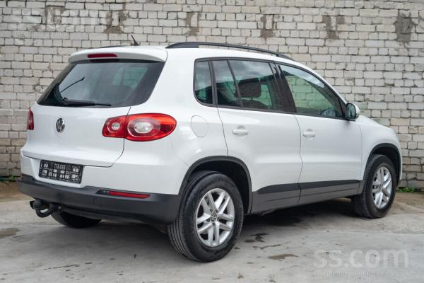 Volkswagen Tiguan 2011 in Liepaja on AUTOMOTO.COM.LV White Volkswagen Tiguan 2011 in Liepaja, with an engine capacity of 1.40 L and mileage of 202 thousand km for 6400 €, photo 7 on AUTOMOTO.COM.LV