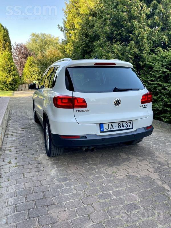 White Volkswagen Tiguan 2012 in Riga, with an engine capacity of 2.00 L and mileage of 121 thousand km for 9500 €, photo 9 on AUTOMOTO.COM.LV