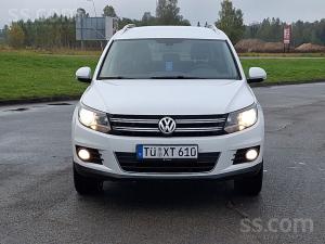 White Volkswagen Tiguan 2012 in Cesis, with an engine capacity of 2.00 L and mileage of 250 thousand km for 8950 €, photo 3 on AUTOMOTO.COM.LV