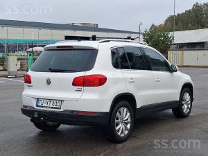 White Volkswagen Tiguan 2012 in Cesis, with an engine capacity of 2.00 L and mileage of 250 thousand km for 8950 €, photo 4 on AUTOMOTO.COM.LV
