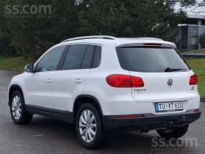 White Volkswagen Tiguan 2012 in Cesis, with an engine capacity of 2.00 L and mileage of 250 thousand km for 8950 €, photo 6 on AUTOMOTO.COM.LV
