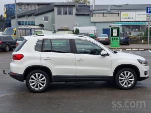 White Volkswagen Tiguan 2012 in Cesis, with an engine capacity of 2.00 L and mileage of 250 thousand km for 8950 €, photo 7 on AUTOMOTO.COM.LV