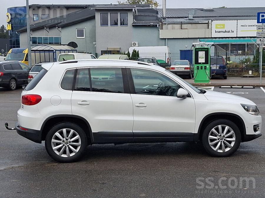 White Volkswagen Tiguan 2012 in Cesis, with an engine capacity of 2.00 L and mileage of 250 thousand km for 8950 €, photo 7 on AUTOMOTO.COM.LV