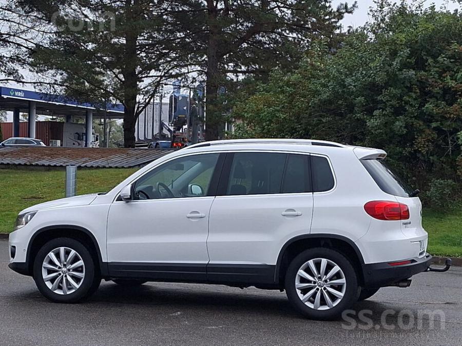 White Volkswagen Tiguan 2012 in Cesis, with an engine capacity of 2.00 L and mileage of 250 thousand km for 8950 €, photo 10 on AUTOMOTO.COM.LV