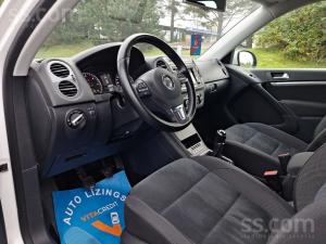 White Volkswagen Tiguan 2012 in Cesis, with an engine capacity of 2.00 L and mileage of 250 thousand km for 8950 €, photo 14 on AUTOMOTO.COM.LV