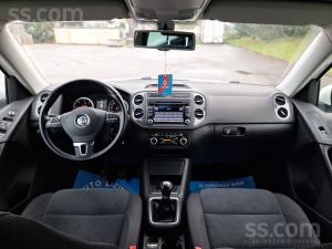 White Volkswagen Tiguan 2012 in Cesis, with an engine capacity of 2.00 L and mileage of 250 thousand km for 8950 €, photo 15 on AUTOMOTO.COM.LV