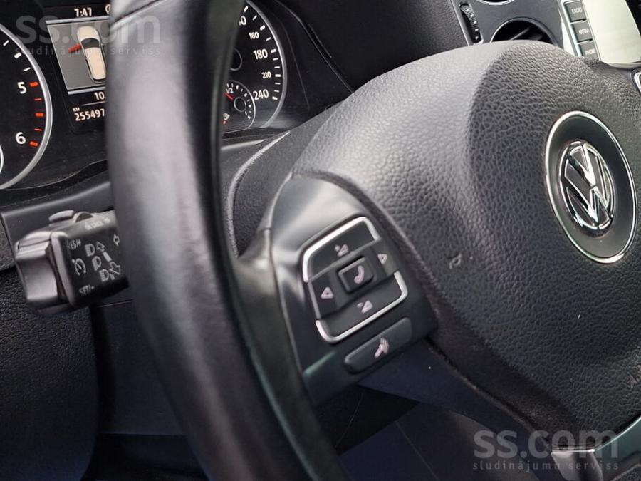 White Volkswagen Tiguan 2012 in Cesis, with an engine capacity of 2.00 L and mileage of 250 thousand km for 8950 €, photo 23 on AUTOMOTO.COM.LV