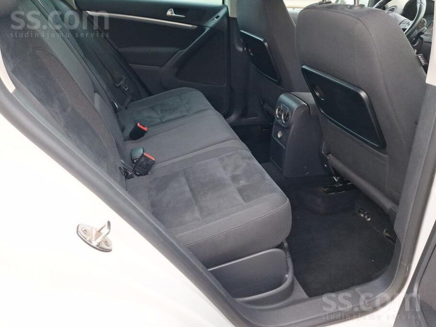 White Volkswagen Tiguan 2012 in Cesis, with an engine capacity of 2.00 L and mileage of 250 thousand km for 8950 €, photo 24 on AUTOMOTO.COM.LV