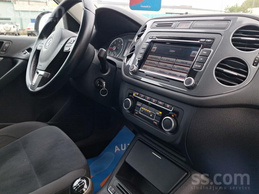 White Volkswagen Tiguan 2012 in Cesis, with an engine capacity of 2.00 L and mileage of 250 thousand km for 8950 €, photo 27 on AUTOMOTO.COM.LV