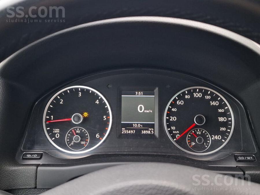 White Volkswagen Tiguan 2012 in Cesis, with an engine capacity of 2.00 L and mileage of 250 thousand km for 8950 €, photo 29 on AUTOMOTO.COM.LV