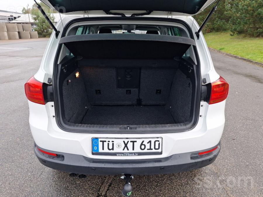 White Volkswagen Tiguan 2012 in Cesis, with an engine capacity of 2.00 L and mileage of 250 thousand km for 8950 €, photo 30 on AUTOMOTO.COM.LV