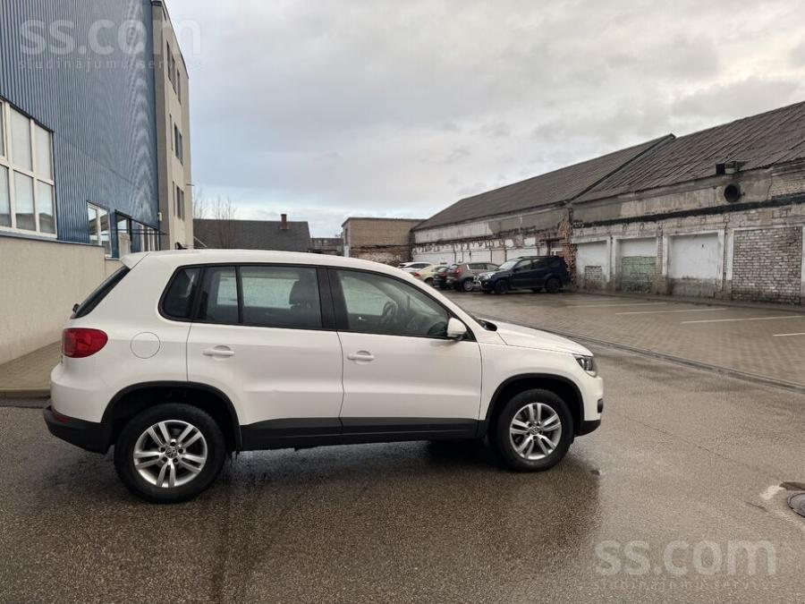 White Volkswagen Tiguan 2012 in Rezekne, with an engine capacity of 2.00 L and mileage of 257 thousand km for 8700 €, photo 5 on AUTOMOTO.COM.LV