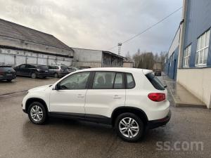 White Volkswagen Tiguan 2012 in Rezekne, with an engine capacity of 2.00 L and mileage of 257 thousand km for 8700 €, photo 7 on AUTOMOTO.COM.LV