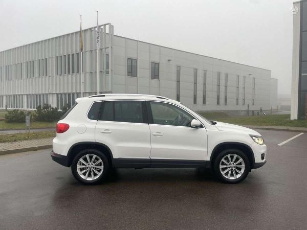 White Volkswagen Tiguan 2012 in Vilnius, with an engine capacity of 1.97 L and mileage of 209 thousand km for 10950 €, photo 6 on AUTOMOTO.COM.LV