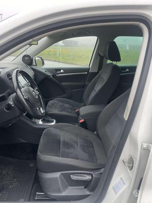 White Volkswagen Tiguan 2012 in Vilnius, with an engine capacity of 1.97 L and mileage of 209 thousand km for 10950 €, photo 11 on AUTOMOTO.COM.LV