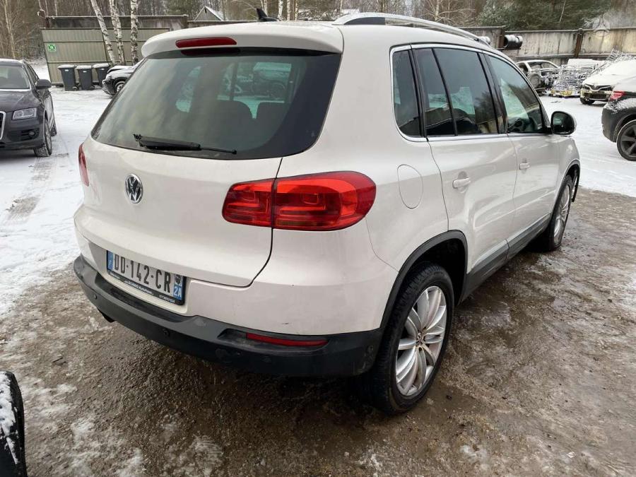 Balts Volkswagen Tiguan 2012 Tauragė, ar dzinēja tilpumu 1.97 L un nobraukumu 170 tūkst. km par 2800 €, foto 3 vietnē AUTOMOTO.COM.LV
