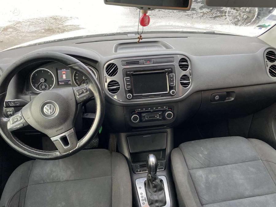 Balts Volkswagen Tiguan 2012 Tauragė, ar dzinēja tilpumu 1.97 L un nobraukumu 170 tūkst. km par 2800 €, foto 5 vietnē AUTOMOTO.COM.LV