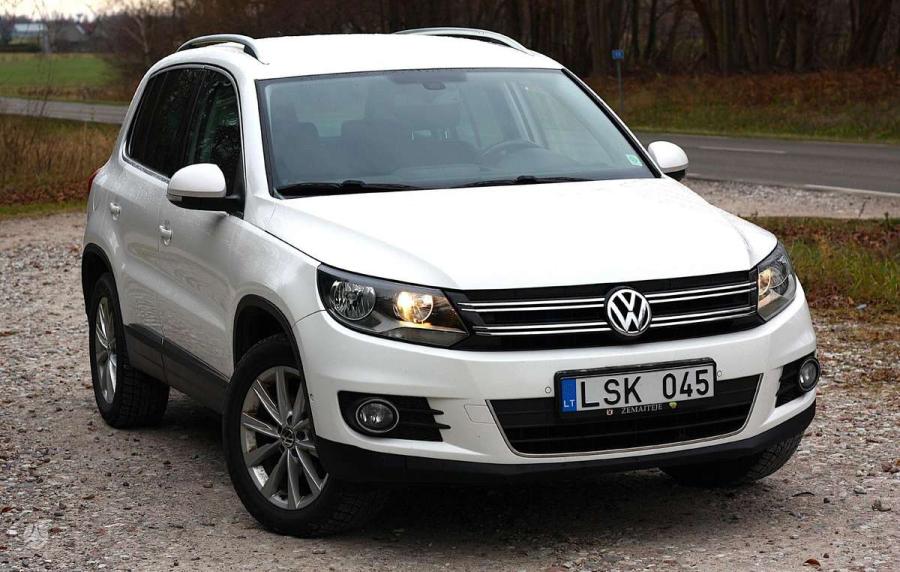 White Volkswagen Tiguan 2012 in Kretinga, with an engine capacity of 1.97 L and mileage of 216 thousand km for 8499 €, photo 1 on AUTOMOTO.COM.LV