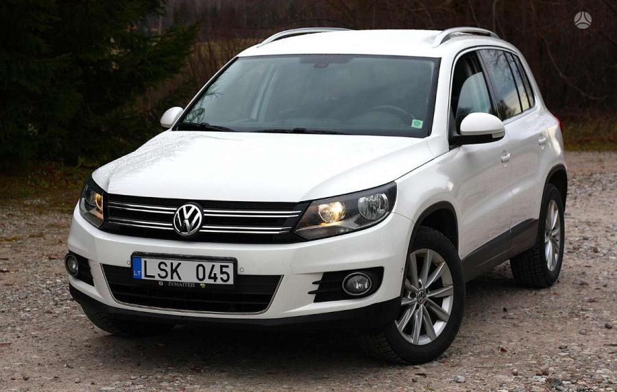 White Volkswagen Tiguan 2012 in Kretinga, with an engine capacity of 1.97 L and mileage of 216 thousand km for 8499 €, photo 4 on AUTOMOTO.COM.LV