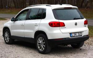 White Volkswagen Tiguan 2012 in Kretinga, with an engine capacity of 1.97 L and mileage of 216 thousand km for 8499 €, photo 7 on AUTOMOTO.COM.LV