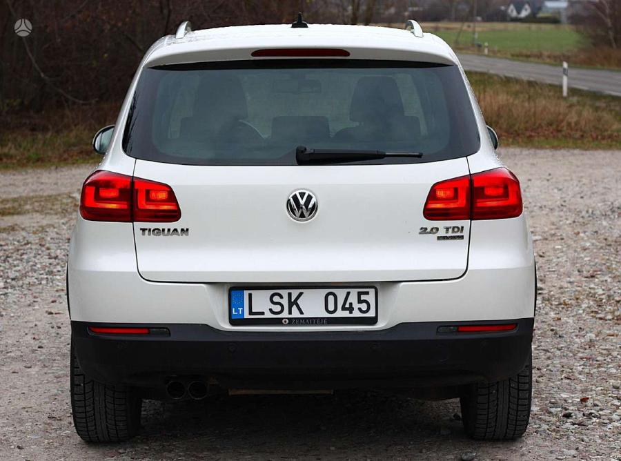 White Volkswagen Tiguan 2012 in Kretinga, with an engine capacity of 1.97 L and mileage of 216 thousand km for 8499 €, photo 9 on AUTOMOTO.COM.LV