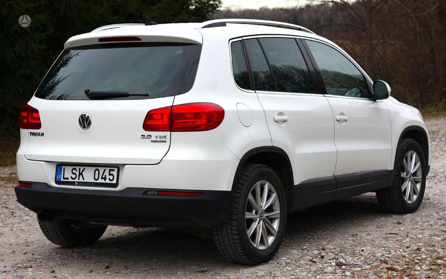 White Volkswagen Tiguan 2012 in Kretinga, with an engine capacity of 1.97 L and mileage of 216 thousand km for 8499 €, photo 12 on AUTOMOTO.COM.LV