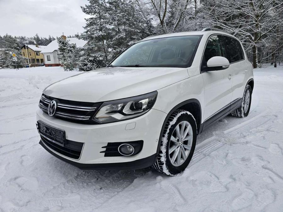 White Volkswagen Tiguan 2012 in Ukmerge, with an engine capacity of 1.97 L and mileage of 369 thousand km for 6200 €, photo 3 on AUTOMOTO.COM.LV