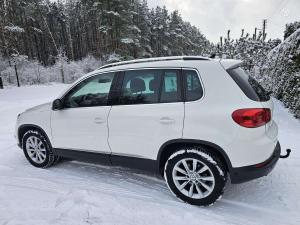 White Volkswagen Tiguan 2012 in Ukmerge, with an engine capacity of 1.97 L and mileage of 369 thousand km for 6200 €, photo 5 on AUTOMOTO.COM.LV