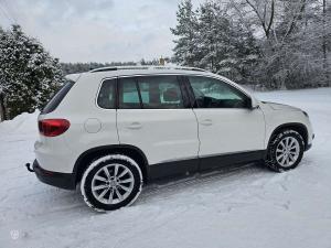 White Volkswagen Tiguan 2012 in Ukmerge, with an engine capacity of 1.97 L and mileage of 369 thousand km for 6200 €, photo 8 on AUTOMOTO.COM.LV