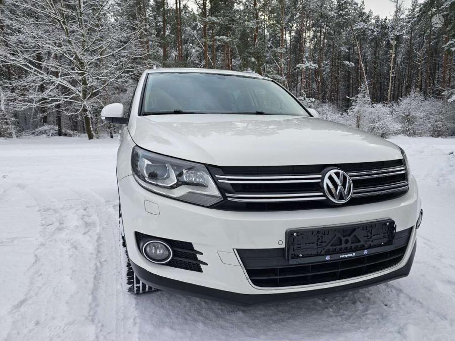 White Volkswagen Tiguan 2012 in Ukmerge, with an engine capacity of 1.97 L and mileage of 369 thousand km for 6200 €, photo 10 on AUTOMOTO.COM.LV