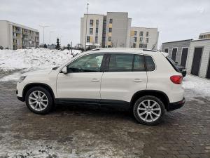 White Volkswagen Tiguan 2012 in Klaipeda, with an engine capacity of 2.00 L and mileage of 300 thousand km for 4999 €, photo 3 on AUTOMOTO.COM.LV